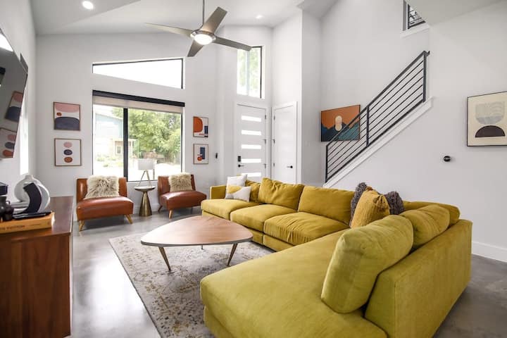Casa Contempo - Sleeps 6, Parking, Pool, Yard, New - Austin, TX