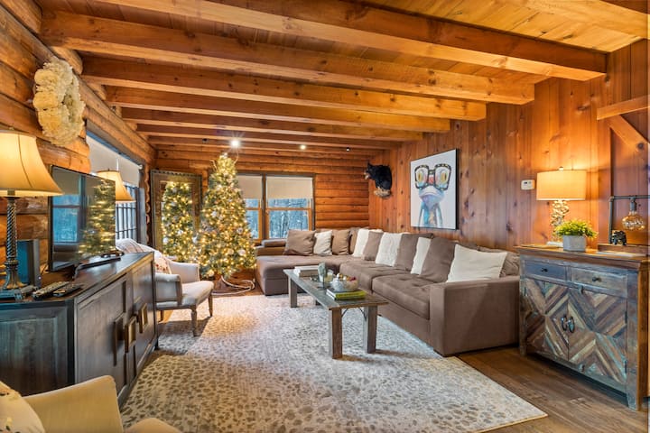 Lizzie's Cabin, Canandaigua Ny. - Canandaigua, NY