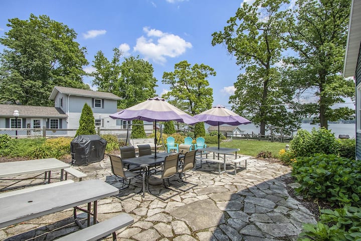Tranquil Retreat On Dewey Lake - Dowagiac, MI