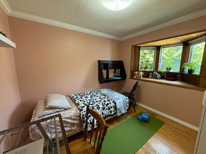 Cozy Private Room-beautiful Garden/cedartree Views - Burnaby