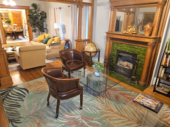 Stunning Large 6 Room Rental 1000sq Ft. - Michigan City, IN