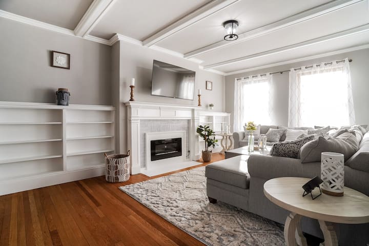 Spacious Room W/ Ensuite Bath - Boston, MA