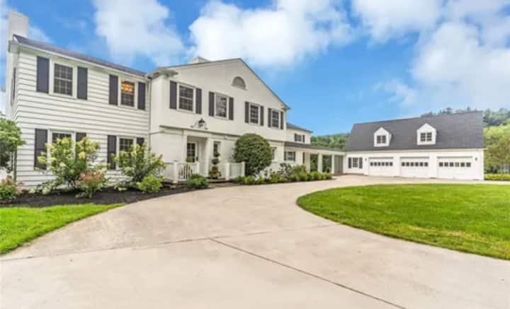 Country Colonial Estate - Bradford, PA