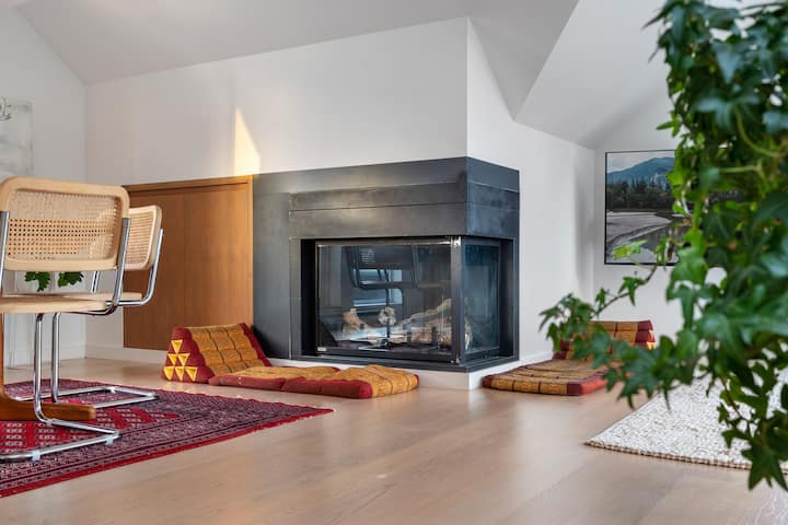 Charming 3br False Creek Home - Vancouver