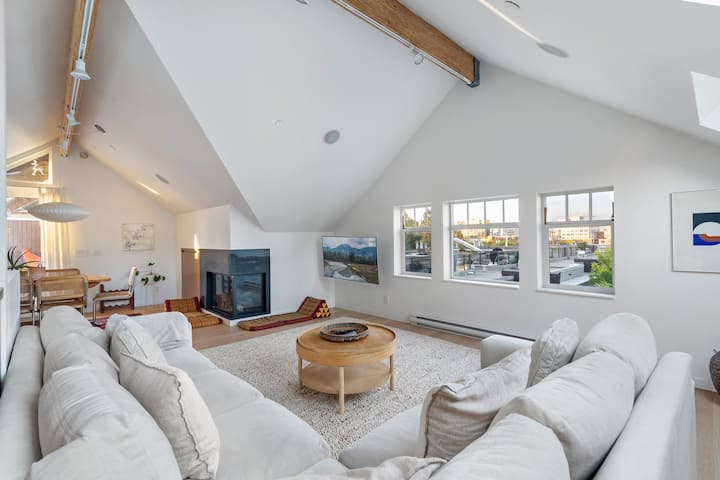 Beautiful, Newly Renovated False Creek Home - Vancouver