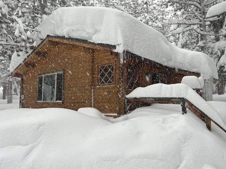 Cozy Cabin In The Woods With Private Hot Tub - Mammoth Lakes, CA