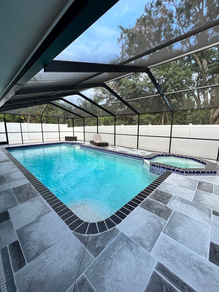 Tampa Family Getaway W/ Pool & Jacuzzi - Tampa, FL