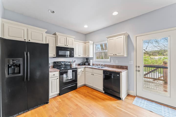 Fresh Modern Duplex - The Kansas City Renaissance Festival