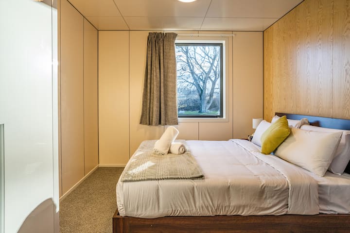 Modern & Comfort 3br 3bath Holiday Apartment - Cromwell
