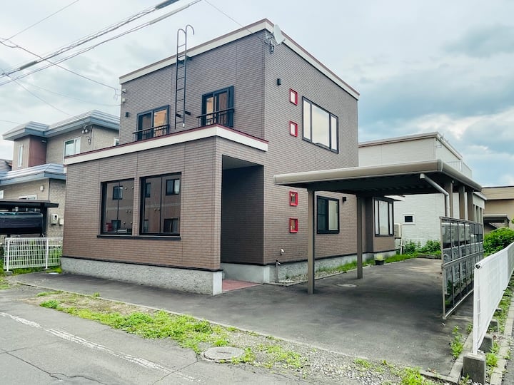 Y’sハウス 空港に近く、Fビレッジへも。エレベータ―付きのゲストハウス - Chitose