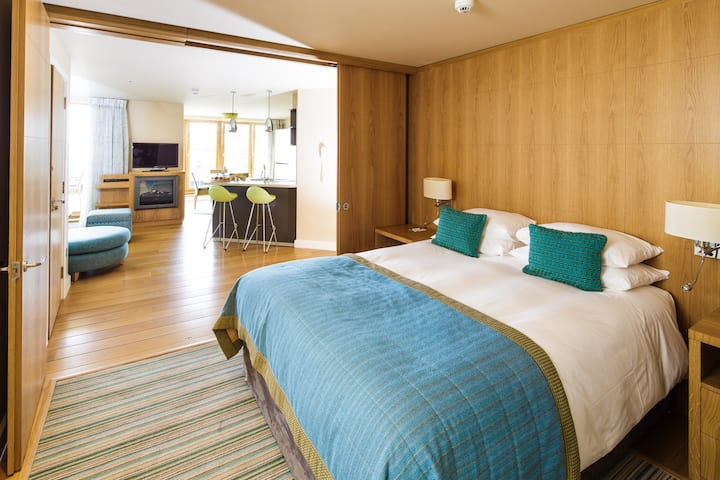 Durrell Suite At The Merton Suites - Jersey