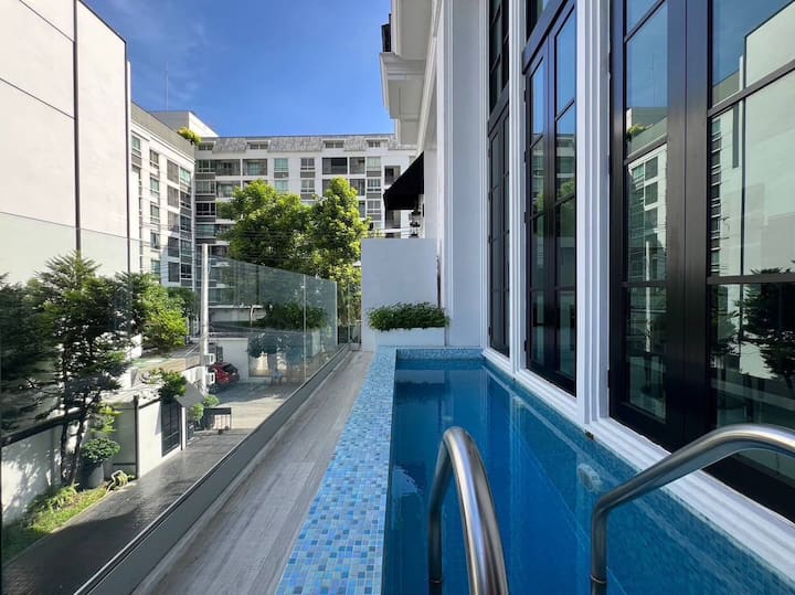Luxury Pool Villa 4+2br 12pax With Lift In Ekkamai - Bangkok