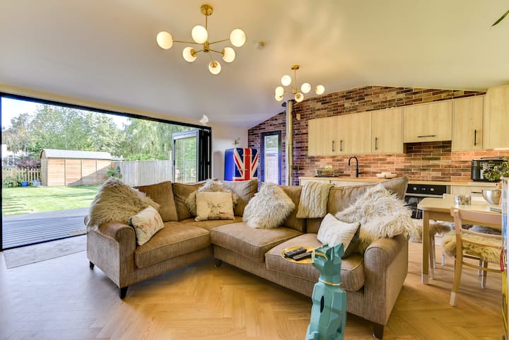 Oasis Of Tranquillity Lodge - Brighton and Hove