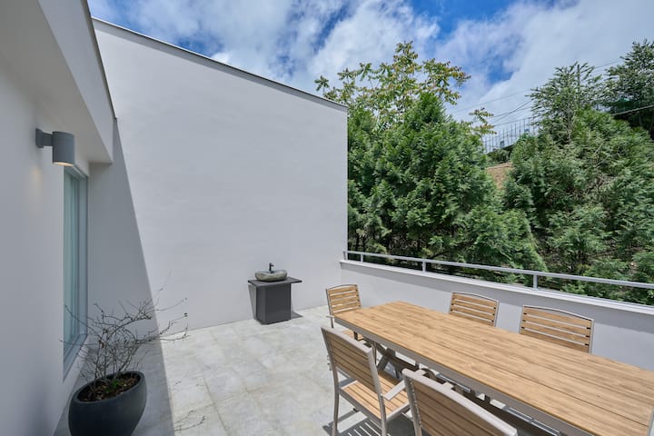 【清境民宿】303露台樹景四人樓中樓~青青草原、清境農場、高空步道、合歡山日出、武嶺、奧萬大、南投 - 仁愛