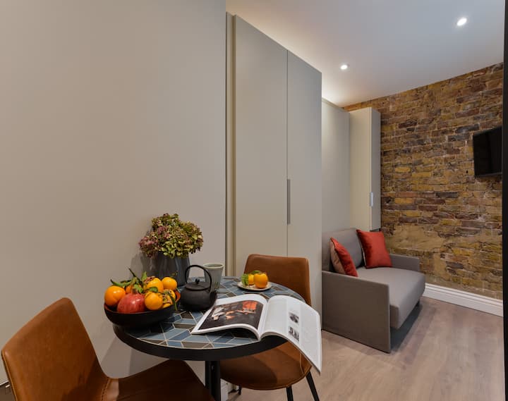 Beautiful Micro Studio On A Quiet Street - London