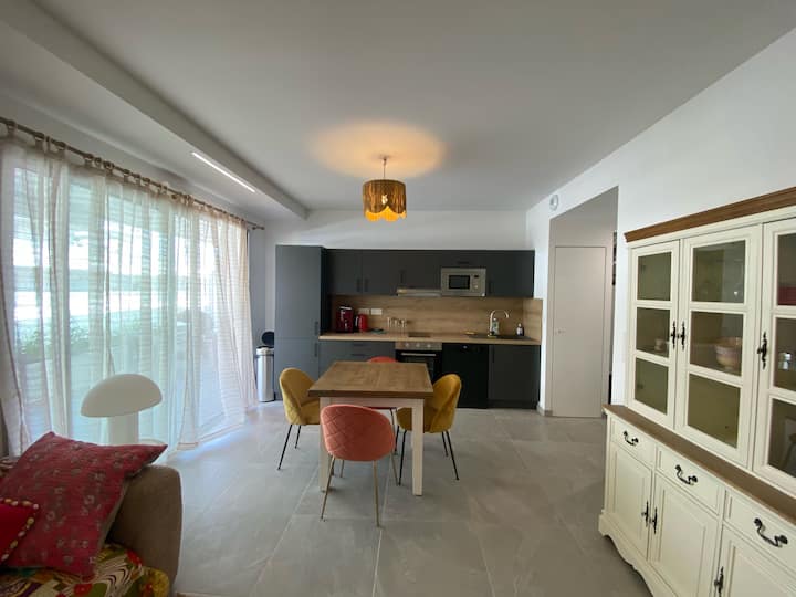 Grand F2 Neuf Et Lumineux - Narbonne