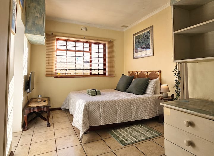 Quaint, Cozy Home Away From Home - Kapstadt