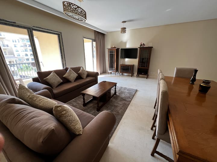 Spacious Sunny Apt - 90 Avenue - Family Park