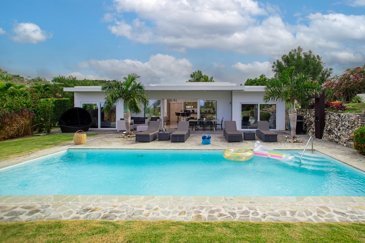 Modern Villa W/ Pool, Lush Gardens & Scenic Views - Sosúa