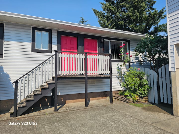 Beautifully Renovated Stay On The River! Unit 43 - Campbell River