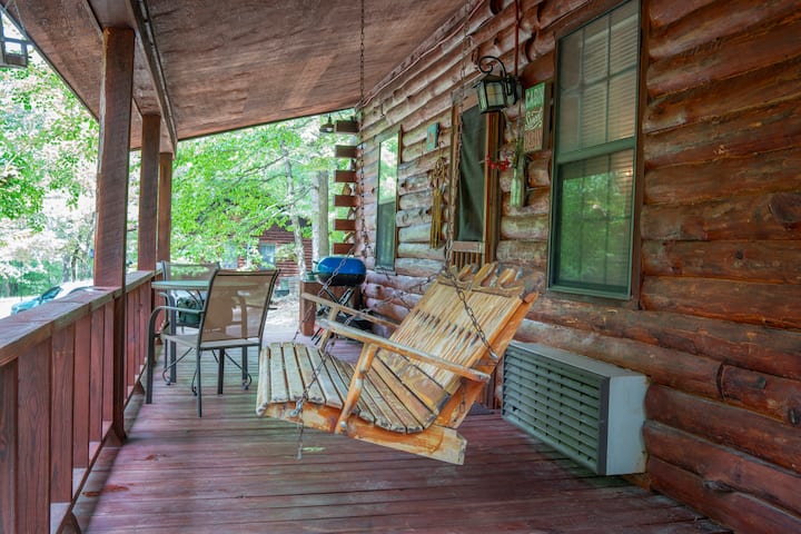 The Rest And Relaxation Cabin - Eureka Springs, AR