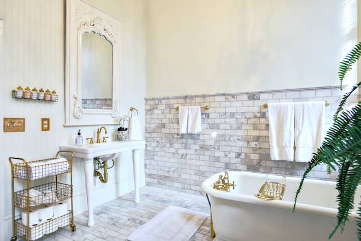Above Bank Alley Suite - Natchez, MS
