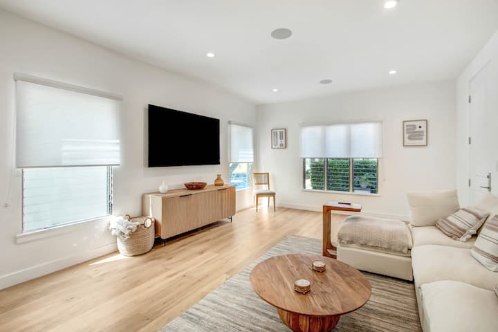 Brand New Renovated Remodeled Home By The La Grove - Beverly Hills, CA