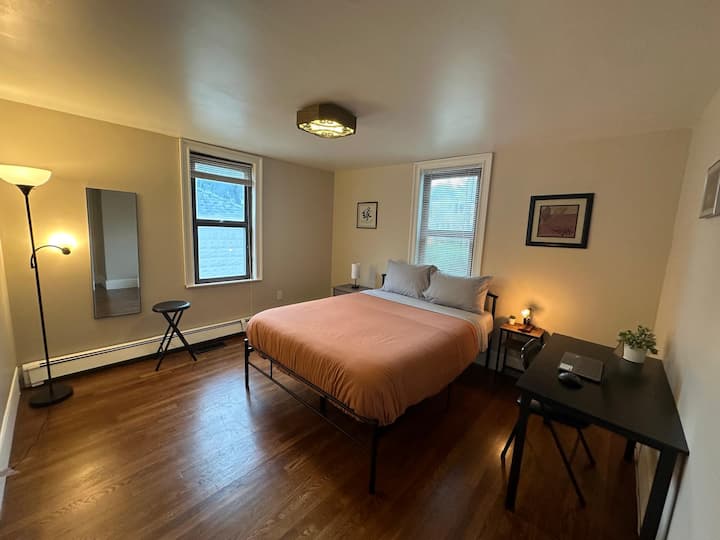Modern Room Walk Dis To Brandeis/children Hosptl - Newton, MA