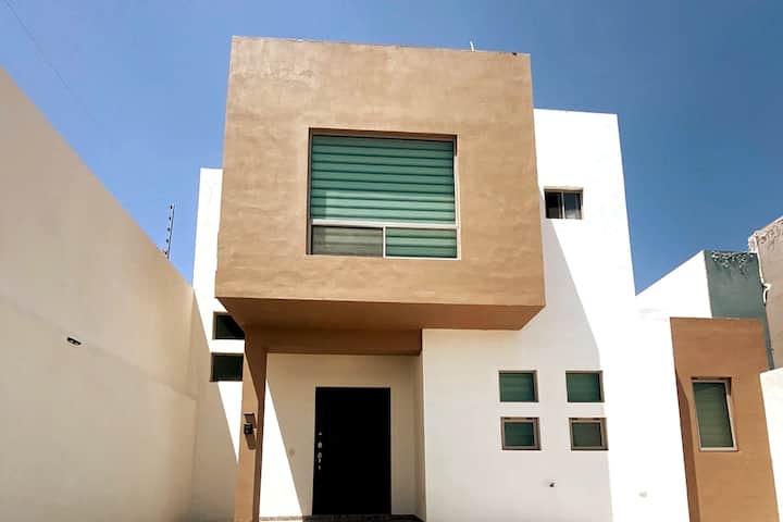 Casa Moderna, Vista-panorámica-super Bien Ubicada - Saltillo