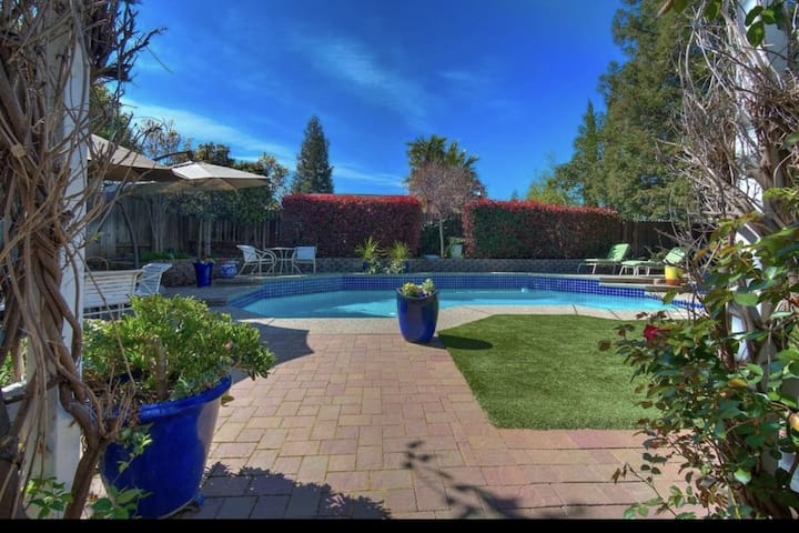Beautiful Maidu House W/ Pool - Granite Bay, CA