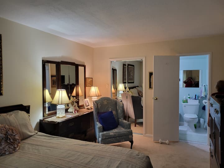 Master Bedroom In 2br Condo Near Iad & Metro - Herndon, VA