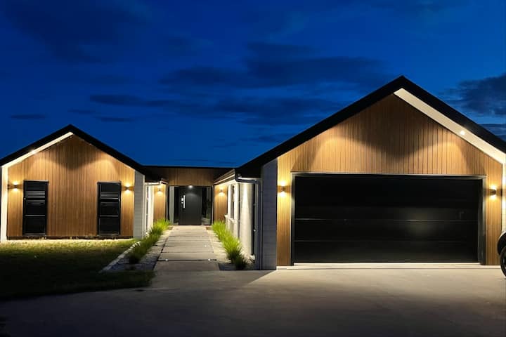 Family-friendly 4-bedroom Home - Morrinsville