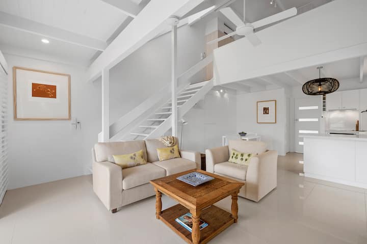 One Of A Kind - Across From River Access - Noosaville