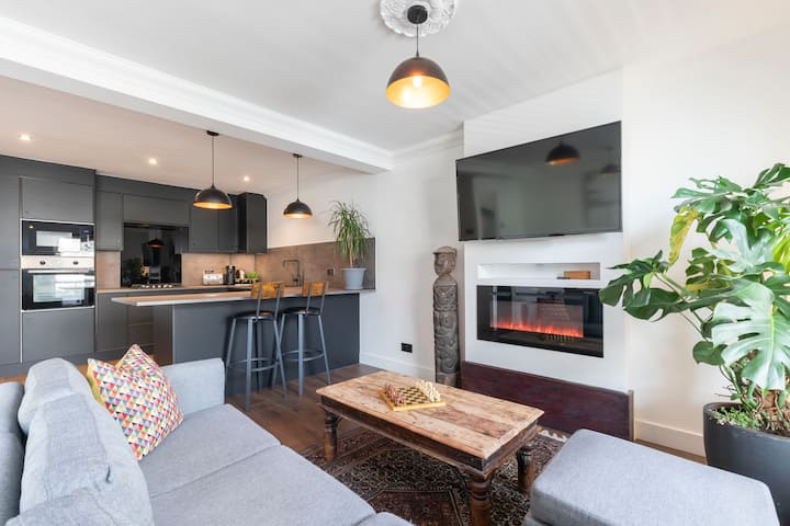 Moderne-maison-salle De Bain Privée-vue Sur Rue - Cheltenham