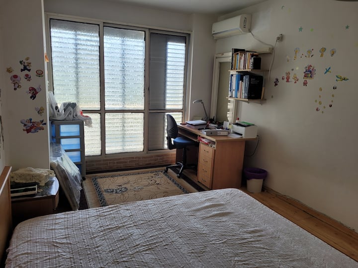 חדר שינה מקסים ומרווח במיקום מרכזי ושקט - Tel Aviv-Yafo