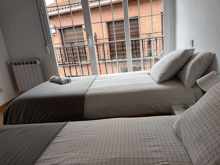 Spacious 4-bedroom Home – Perfect For 8 Guests - Alcalá de Henares