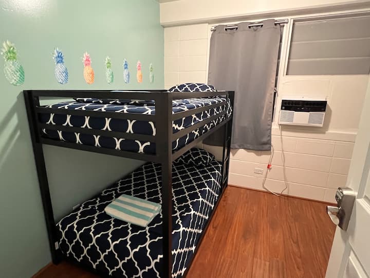 Small Private Room At Waikiki - Kailua, HI