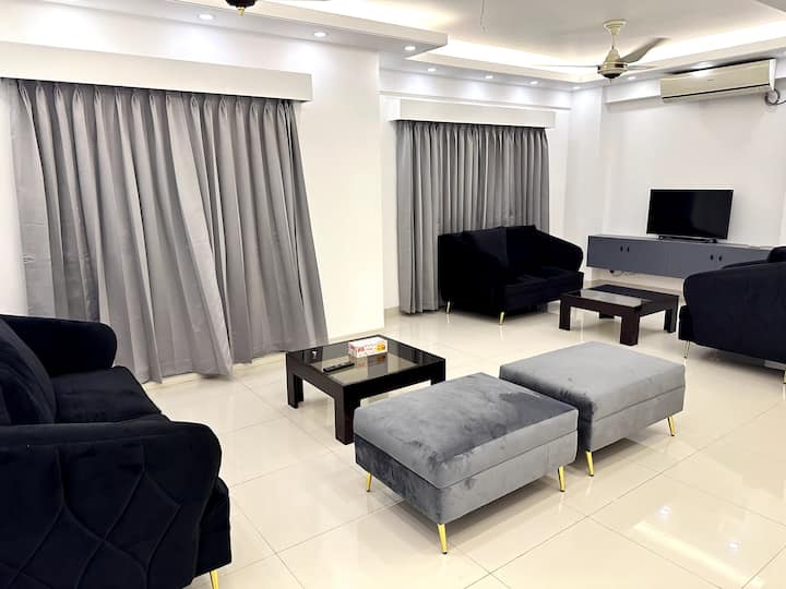 New Luxurious 3 Bedroom Apartment - 達卡