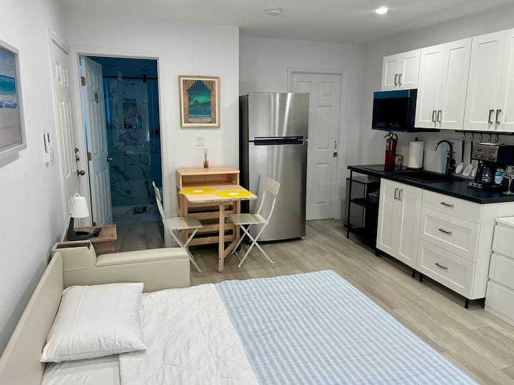 Your Cozy Home Away From Home - Aventura, FL