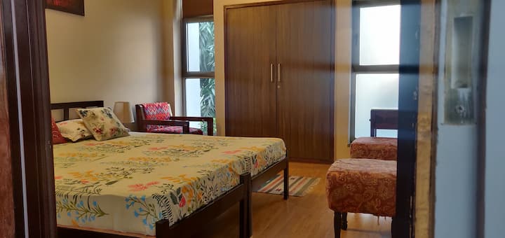 Place With A Personality-safdarjung Enclave - Faridabad