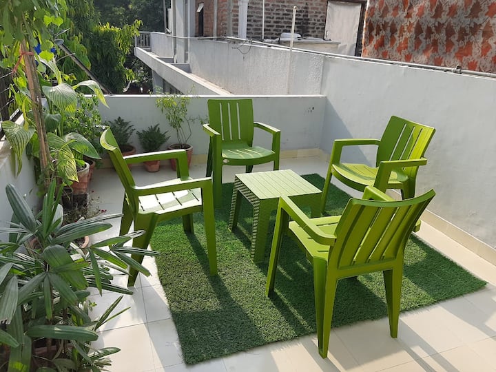 Place With A Personality-safdarjung Enclave - Faridabad