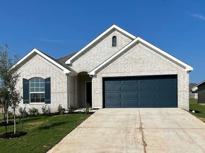Quite Big Home Near Tesla & Cota - Cedar Creek, TX