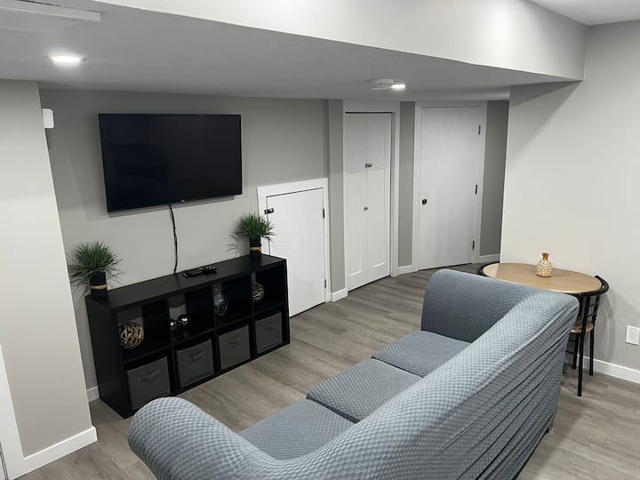 Escape To Samrosey's Place. - Spruce Grove