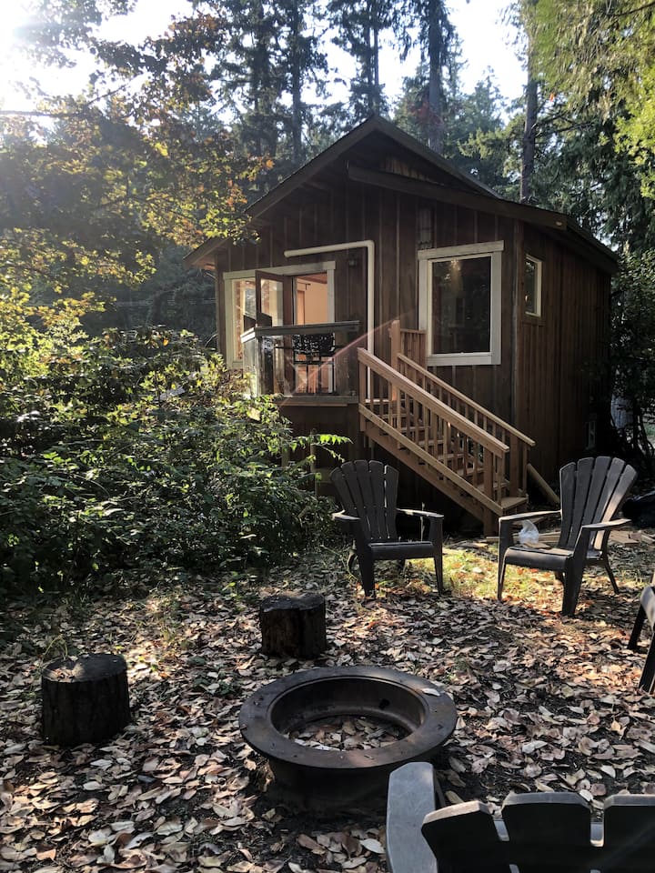 Charming Vesuvius Suite - Salt Spring Island