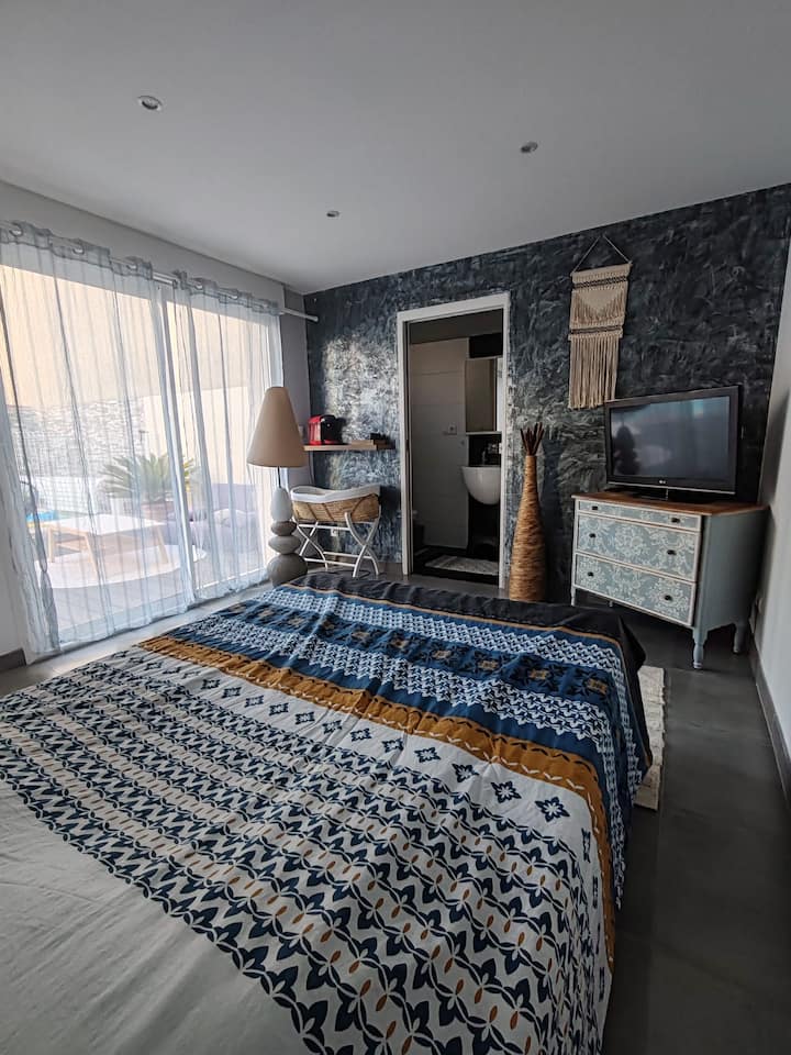 Chambre Privée Et Indépendante Avec Piscine - Salon-de-Provence
