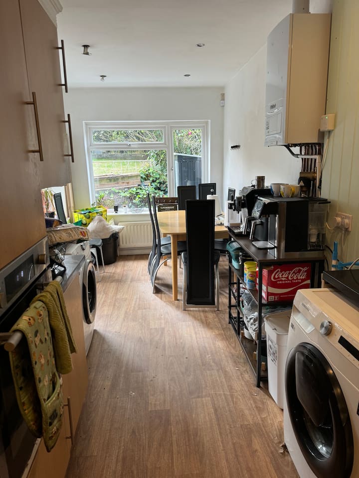 Perfect London Base (For Up To 4) - Barnet