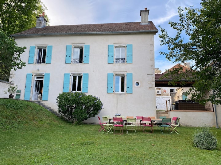 Charmante Maison Jardin, Jacuzzi - Bourgogne-Franche-Comté