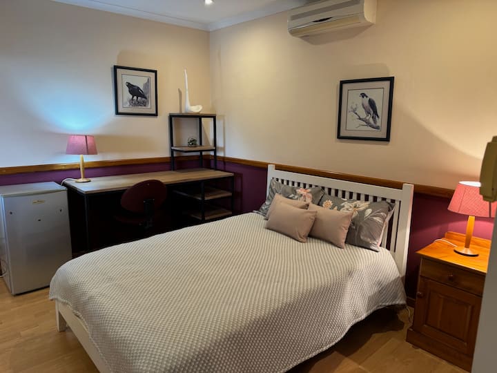 A Room To Relax And Unwind - Cato Ridge