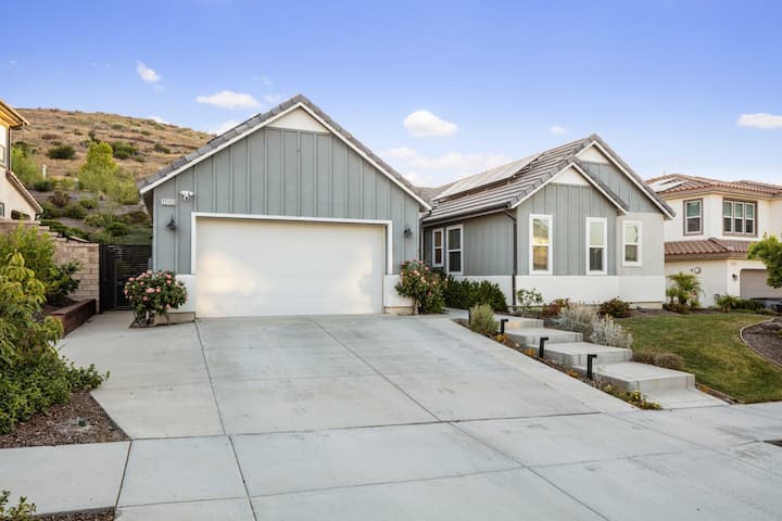 Getaway On The Bluff - Santa Clarita, CA