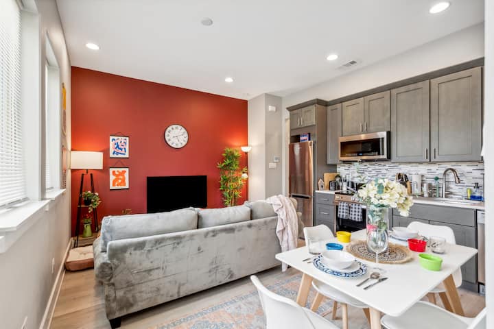 Joyful 1bd: Pleasant, Warm & Close To The Action! - Fort Worth